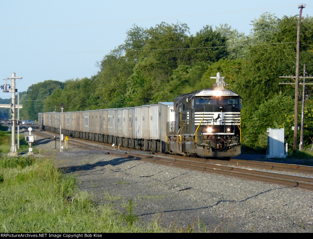 The 261 heads west on 2 at 7:23 p.m.